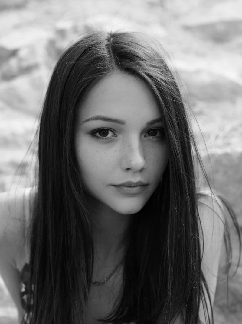 I found the perfect Denna, dat mouf, slightly crooked nose, teardrop ...