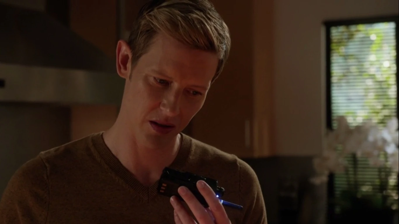 Nolan Ross - Revenge ABC Wiki